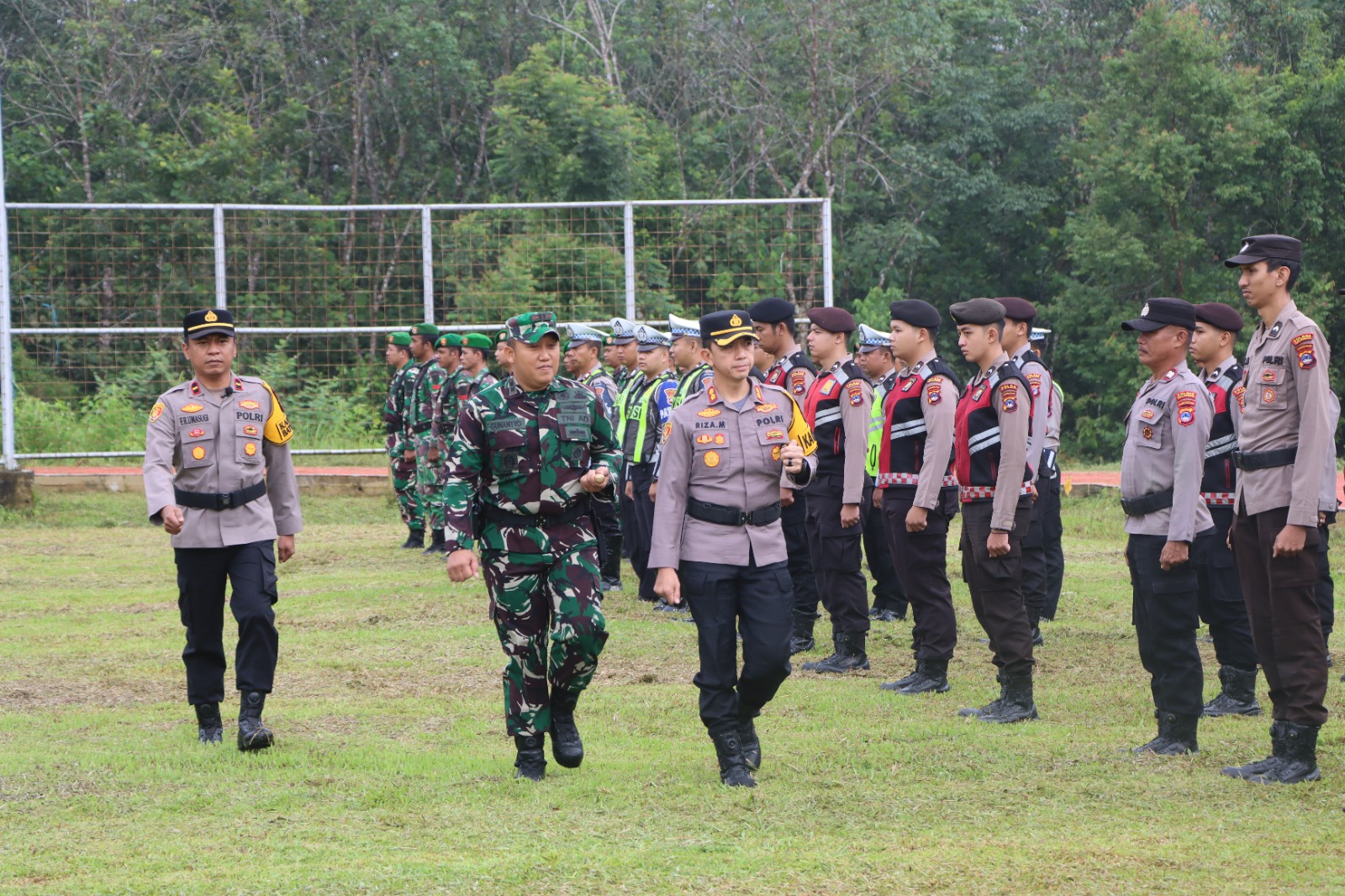 TNI-Polri Siap Amankan Arus Mudik dan Lebaran, Ratusan Personel Gabungan Dikerahkan dalam Ops ...